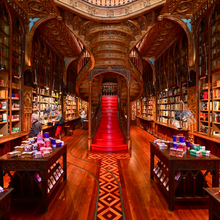 Así es sin gente, la librería Lello en Oporto de Harry Potter